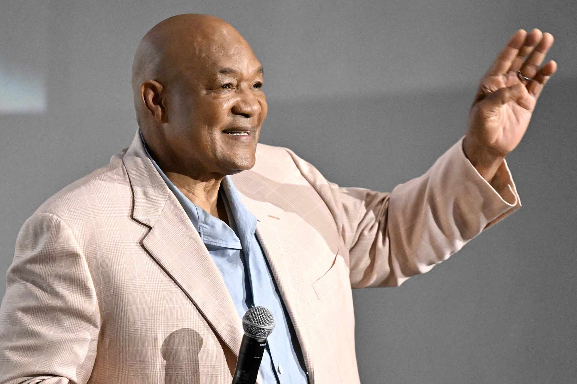 George Foreman, o campeão de boxe que virou multimilionário vendendo ...